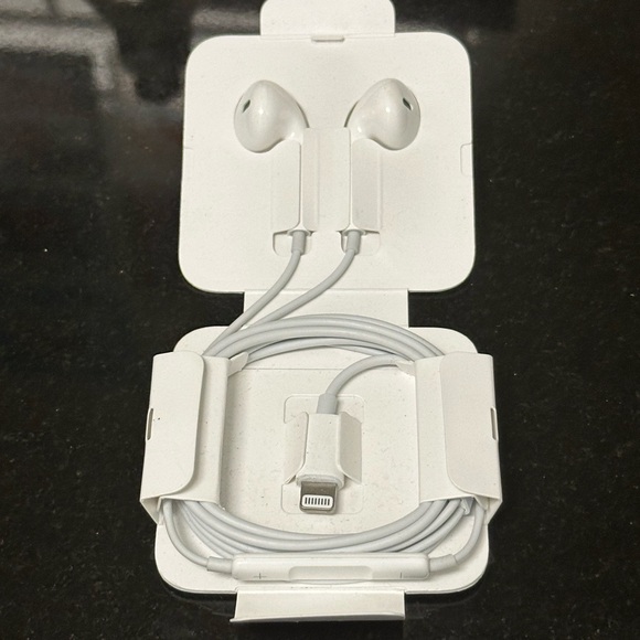Apple | Accessories | Wired Apple Earpods | Poshmark